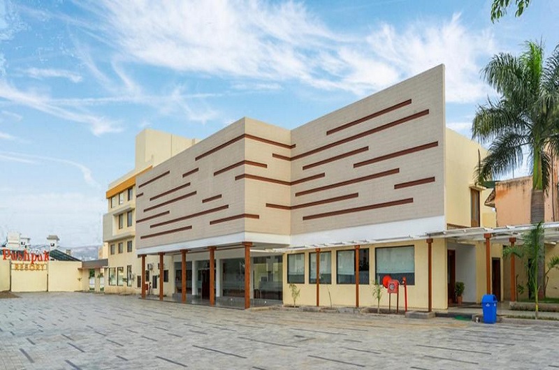 Pushpak resort in shirdi